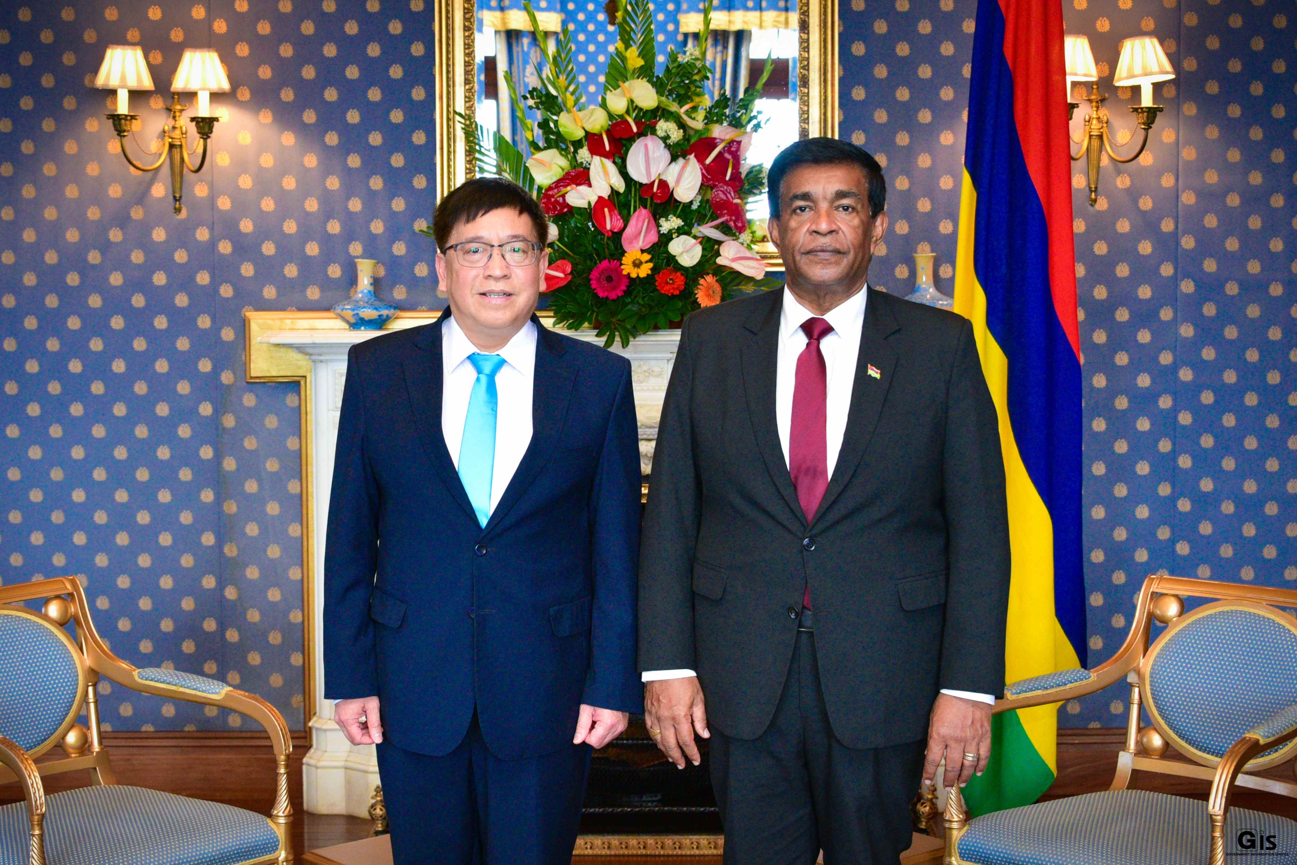 Ambassador of Vietnam to Mauritius presents his Letter of Credence Ambassador of Vietnam to Mauritius presents his Letter of Credence