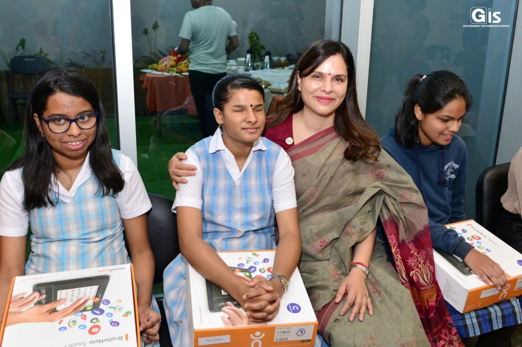 BrailleNote tablets remitted to SEN school learners