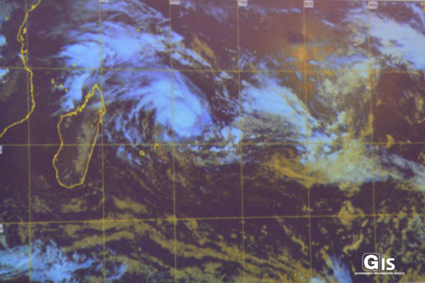 Cyclone warning class IV in force in Mauritius