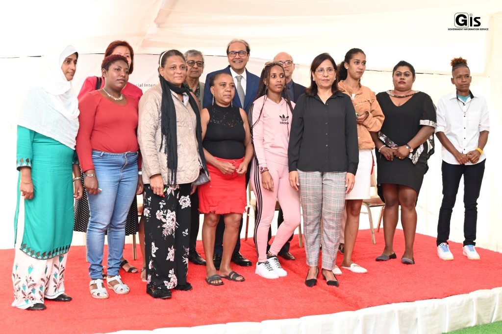 Families on Social Register of Mauritius receive keys to their new house