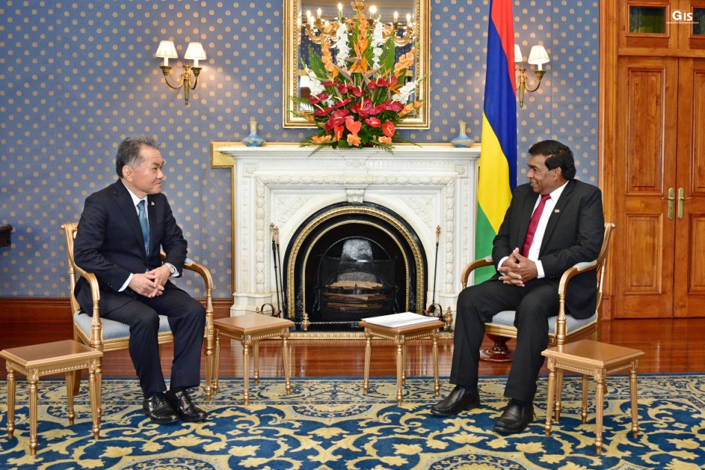 Japanese Ambassador presents his Credentials to President Roopun