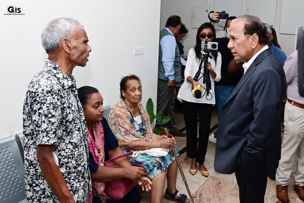 Minister Bachoo effects site visit at New Cancer Centre