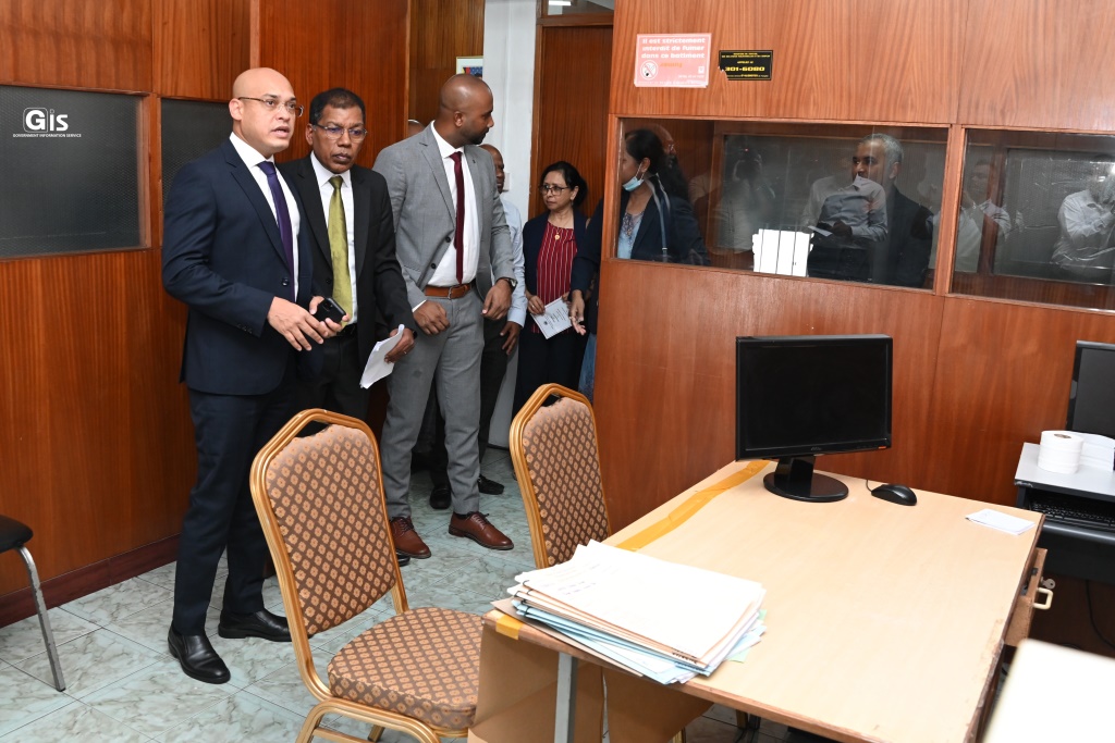 Minister Callichurn inaugurates new Labour Office of Triolet
