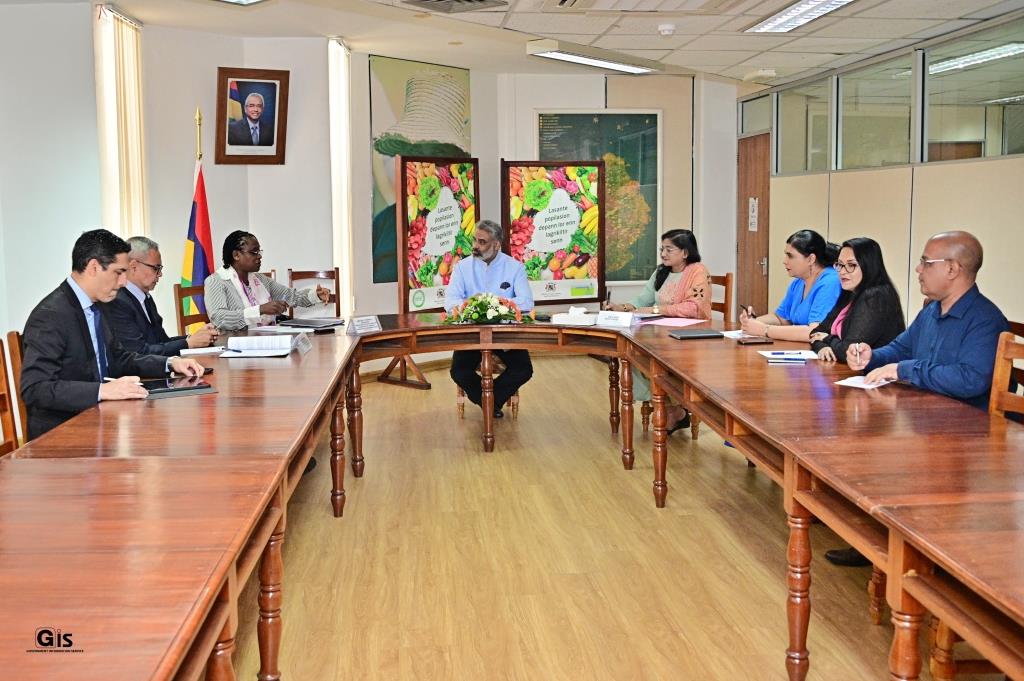 Minister Gobin holds working session with World Bank representatives