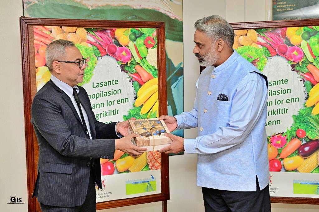 Minister Gobin holds working session with World Bank representatives