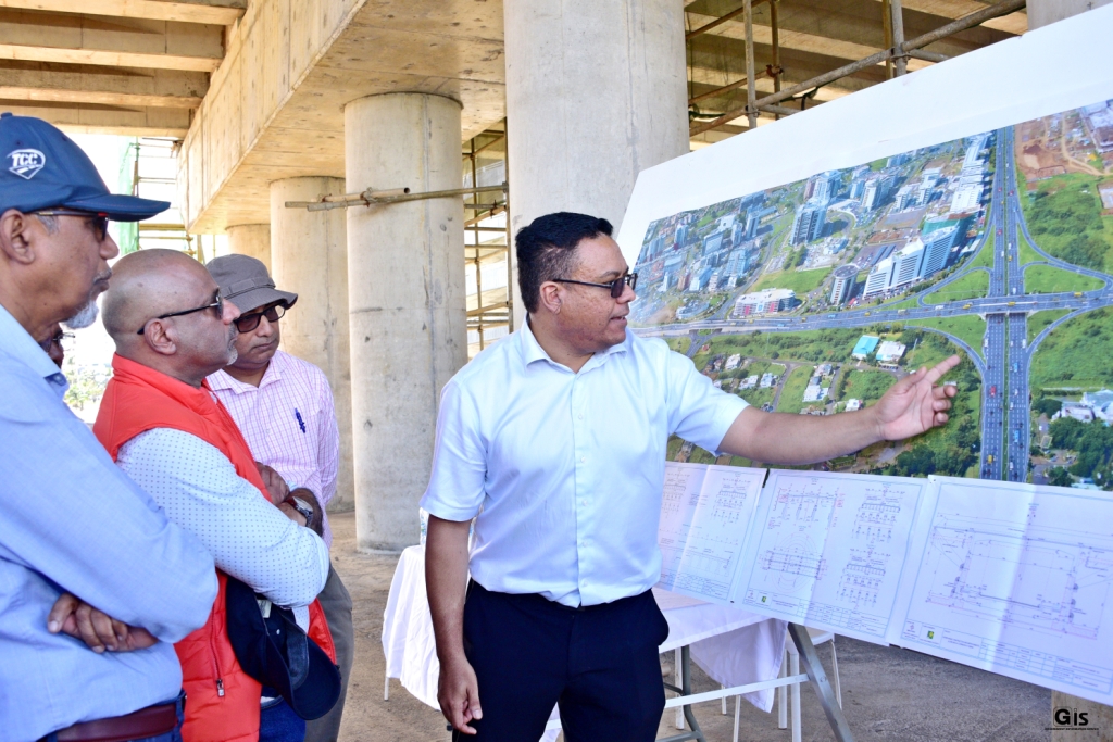 Minister Hurreeram takes stock of work progress regarding Interchange ...