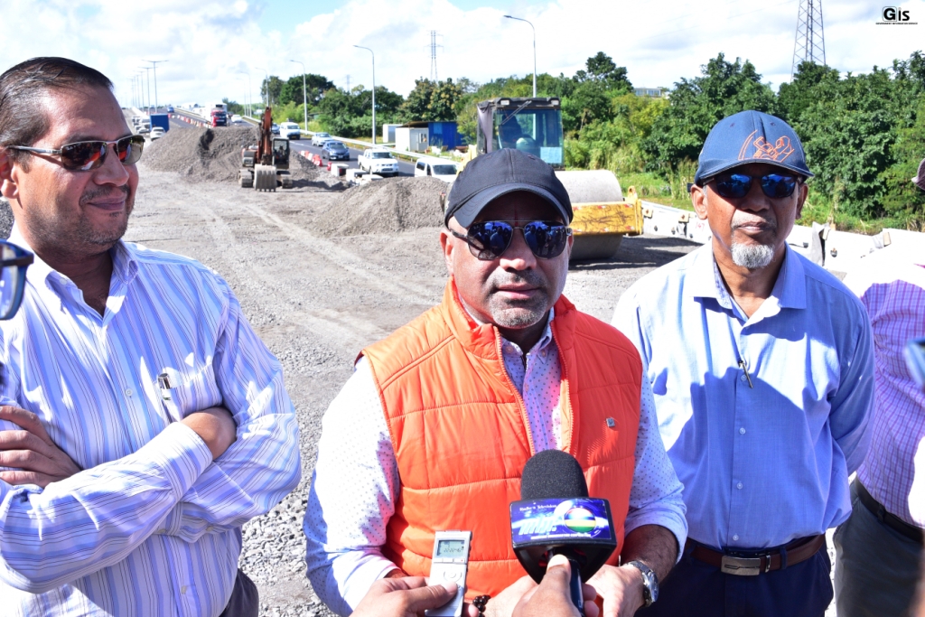 Minister Hurreeram takes stock of work progress regarding Interchange ...