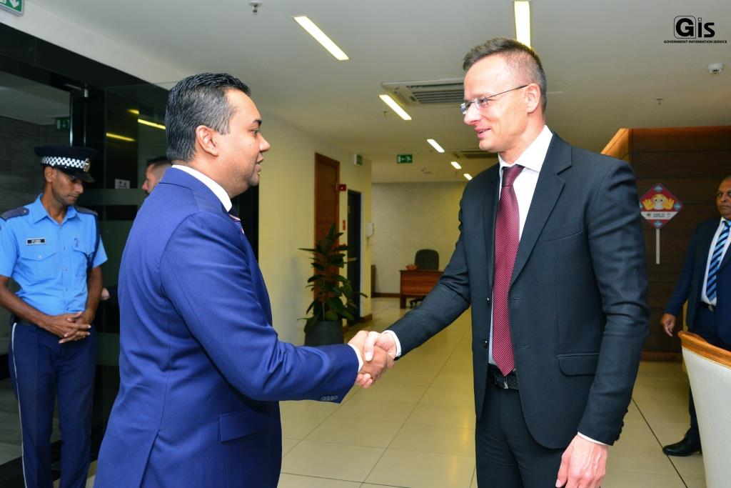 Minister of Foreign Affairs and Trade of Hungary meets Minister Balgobin