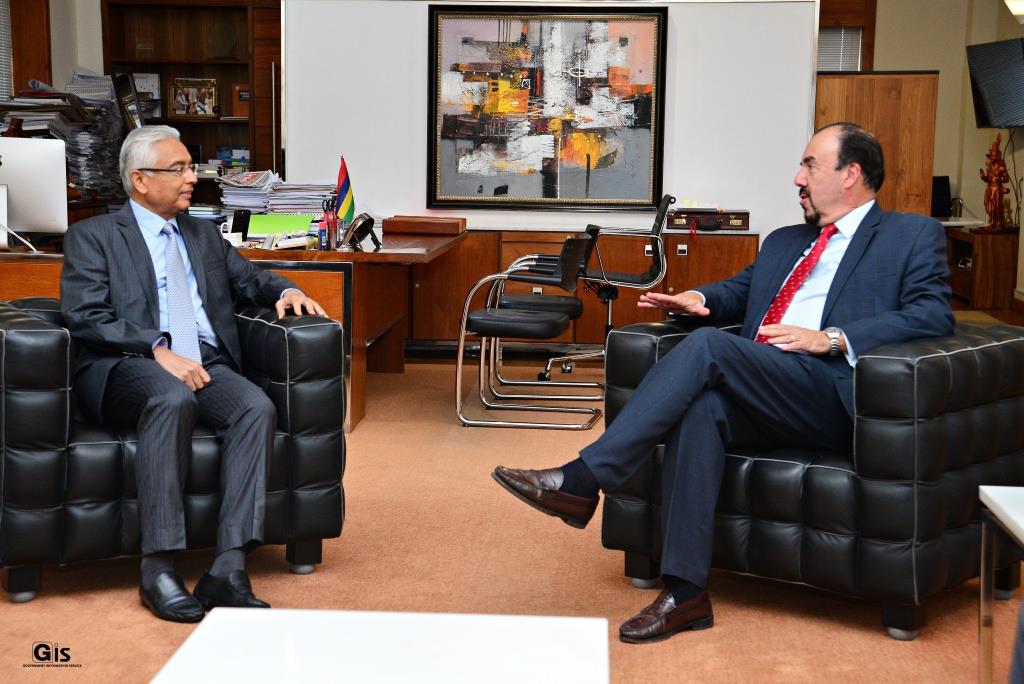 Newly appointed Chilean Ambassador to Mauritius calls on Prime Minister
