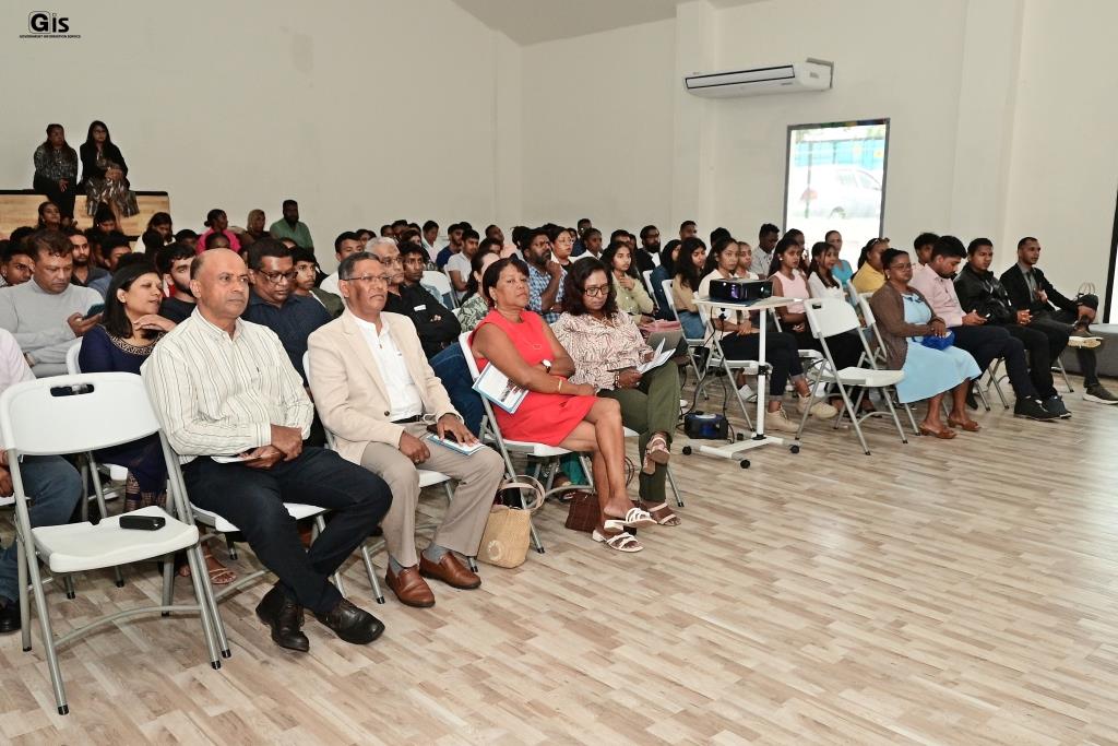 Participants receive certificates after completion of Leadership 2 Gen ...