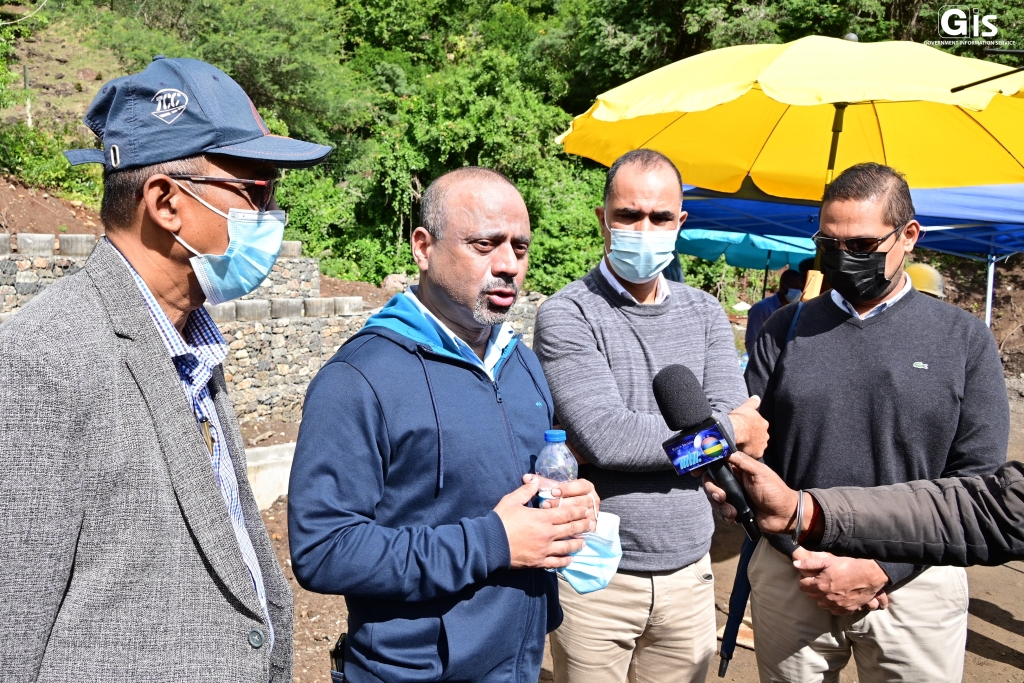 Rodriguan delegation surveys road infrastructure projects in Mauritius